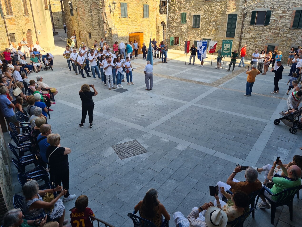 A Castel Rigone Piazza Sant’Agostino diventa un “salotto”